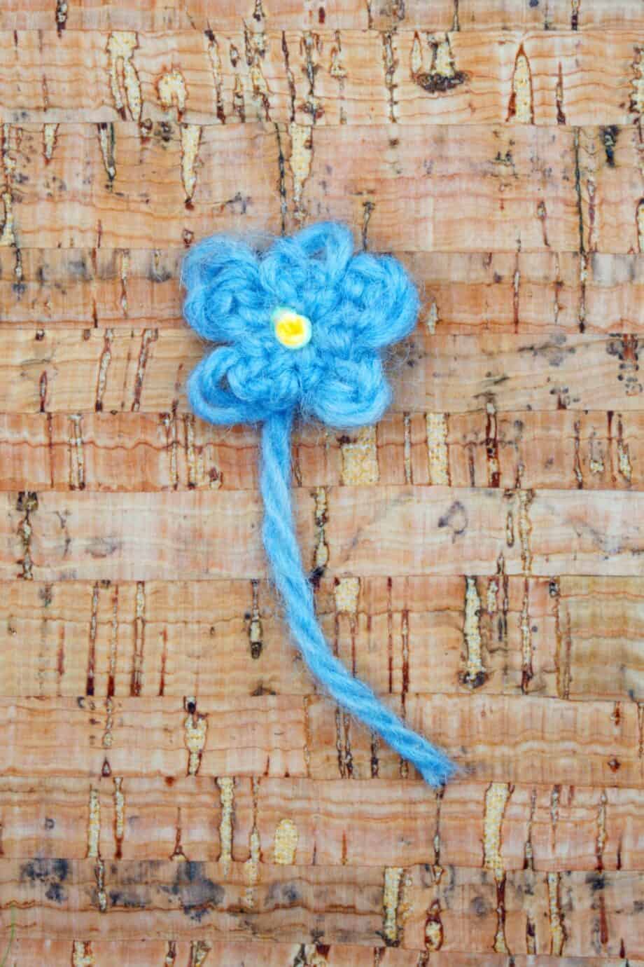 5+ Free Patterns for Knitted Flowers to Dazzle & Delight